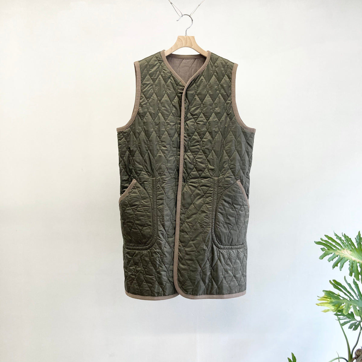 【m's braque】SILK-LOFT QUILTING CAR LONG VEST / Mocha Mesh × Khaki Trim ...