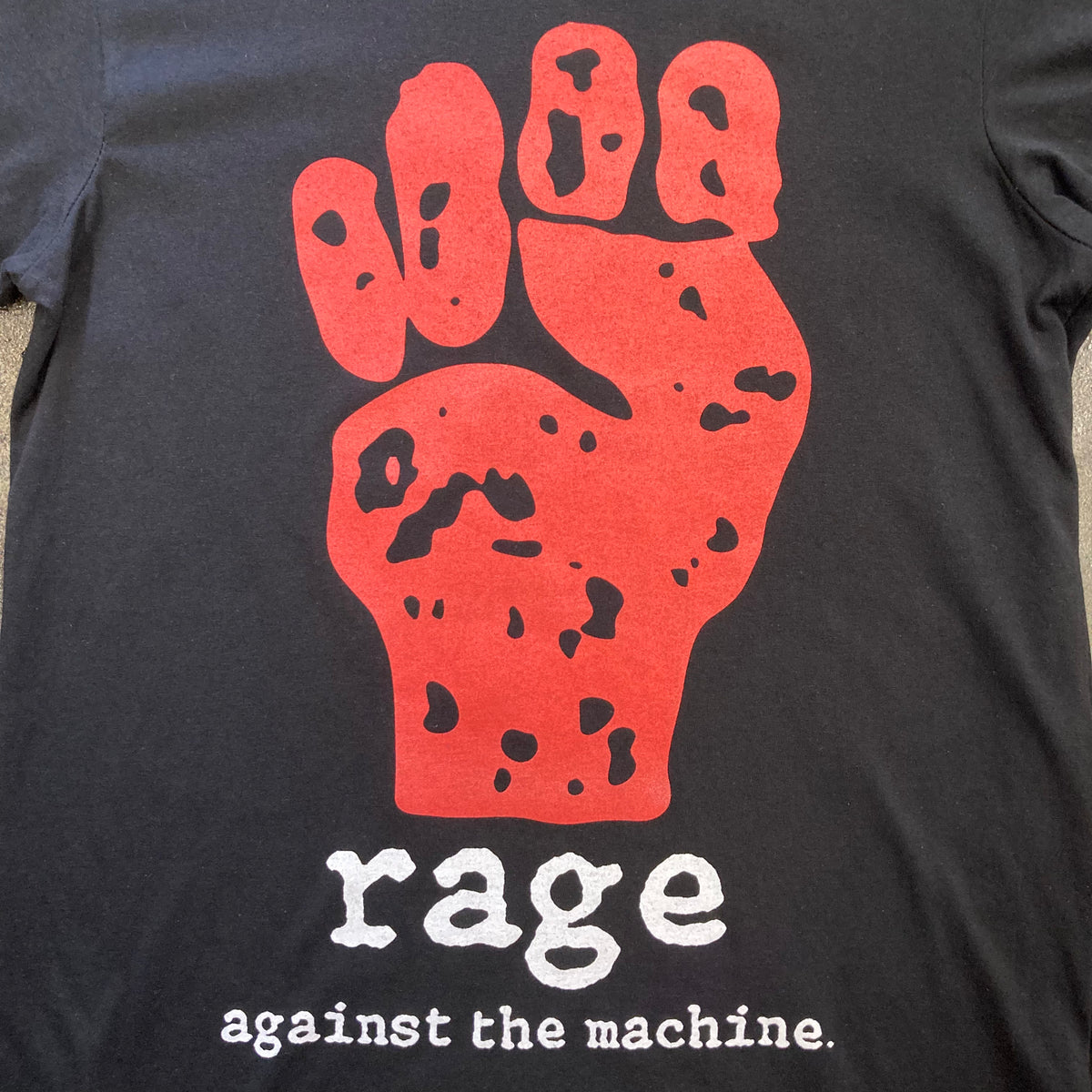 【GRAPHIC TEE / グラフィックティー】RAGE AGAINST THE MACHINE / RED FIST – TOKIS