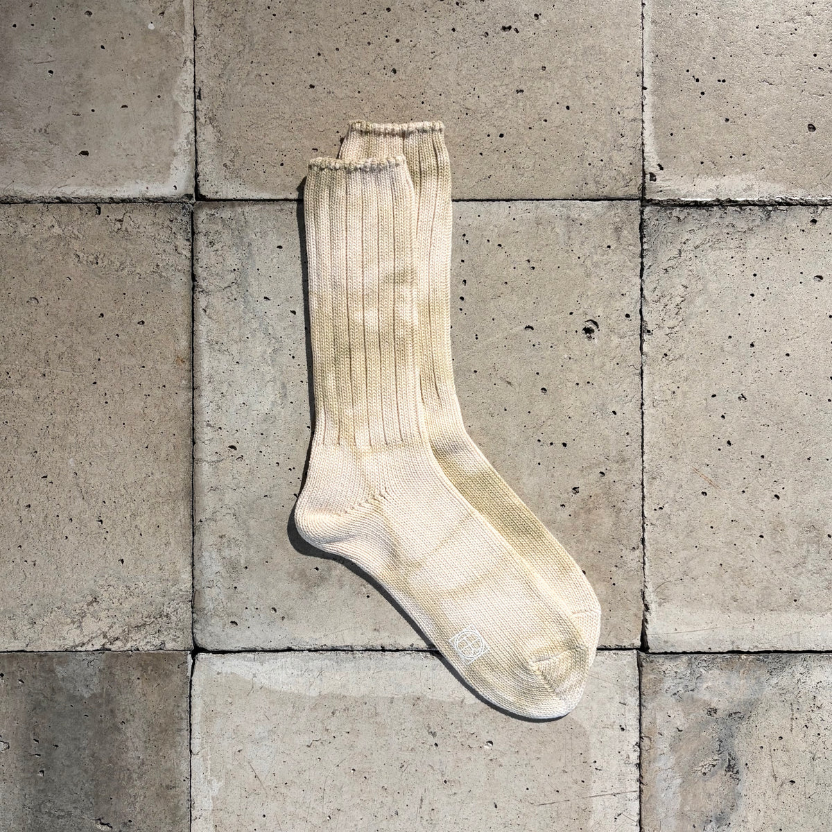 【hobo】TIE-DYED CREW SOCKS / Beige – TOKIS
